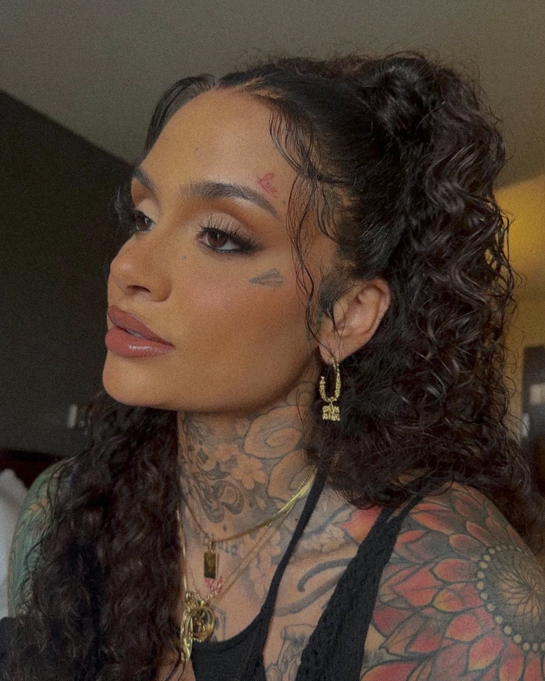 Stylish Side Face Tattoos for Women: Small, Meaningful Designs for a ...