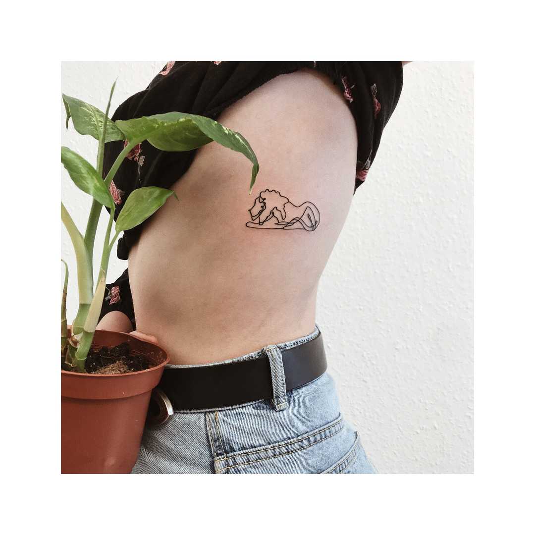 Bold and Simple Lion Tattoo Designs: Minimalist, Geometric, and Dainty ...