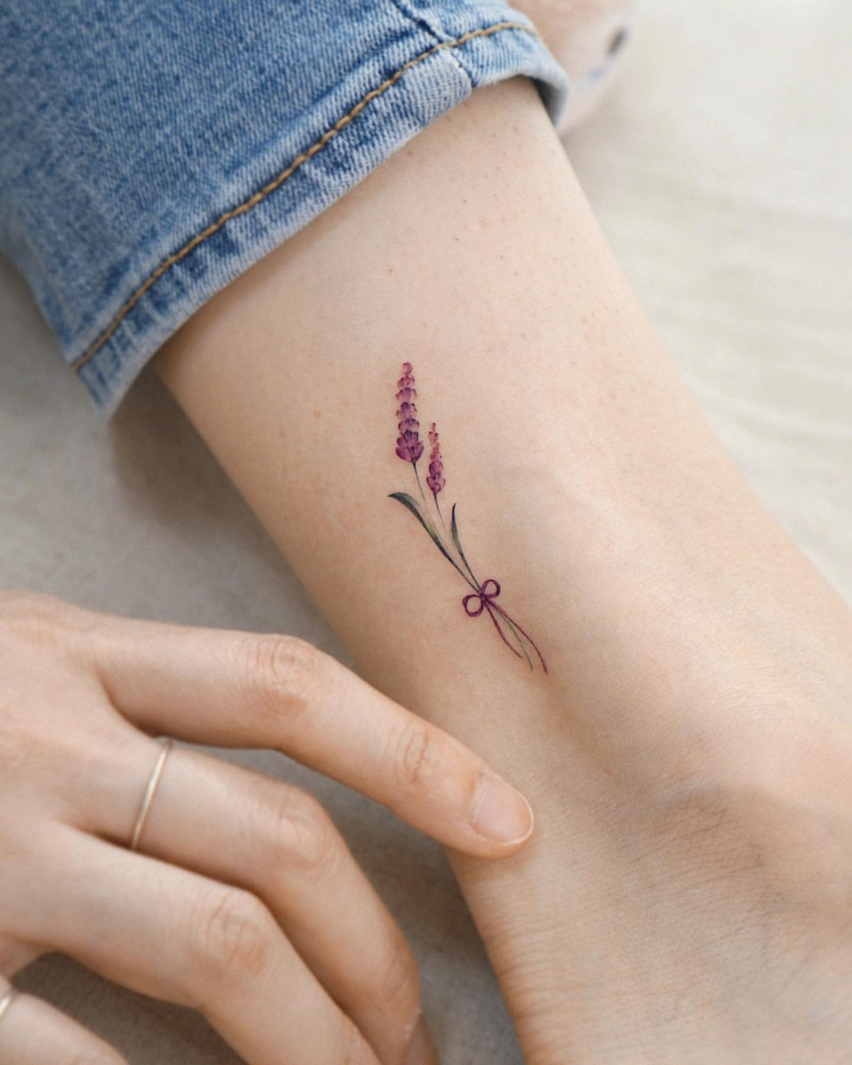 Unique and Meaningful Small Tattoo Ideas for Women: Simple Black ...