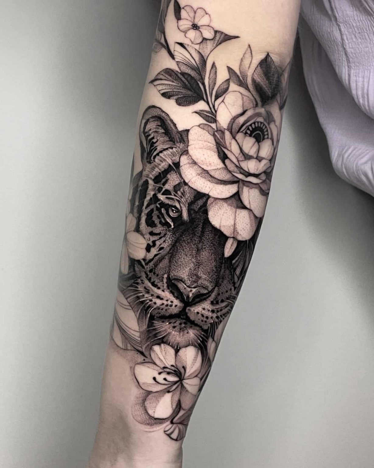 Feminine Tiger Tattoos for Women: Stunning Arm, Thigh, and Back Designs ...