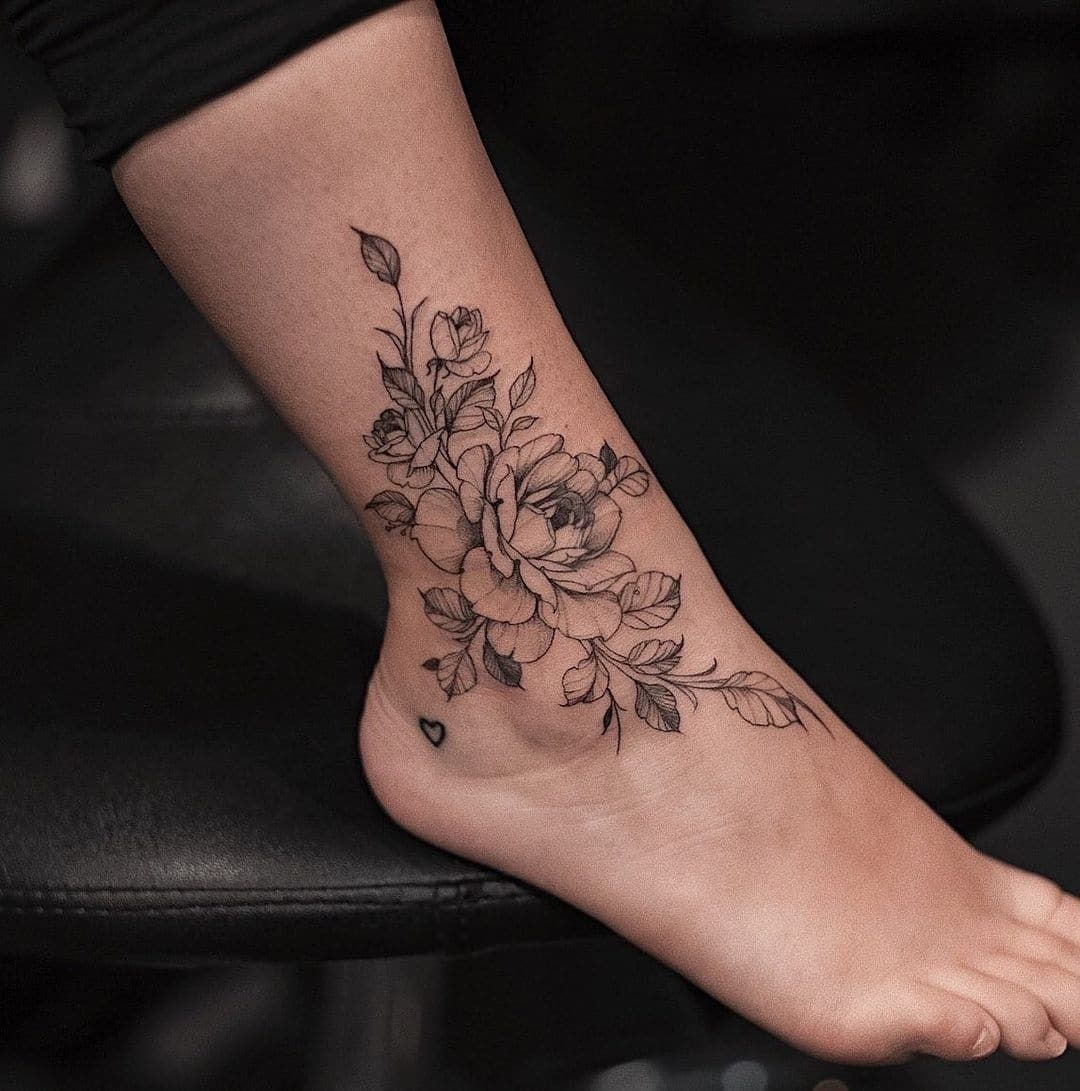 Flower Foot Tattoo Inspirations for Stylish Expression