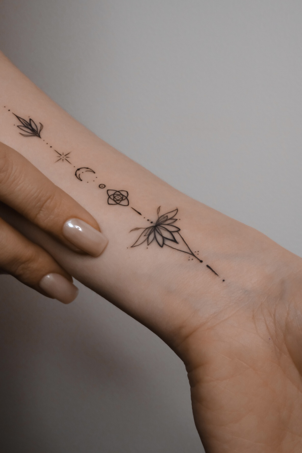 Classy Tattoos for Women: Meaningful and Simple Designs for Shoulder ...