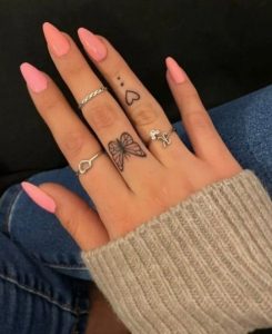 Meaningful and Delicate Finger Tattoos for Women: Unique Designs with ...