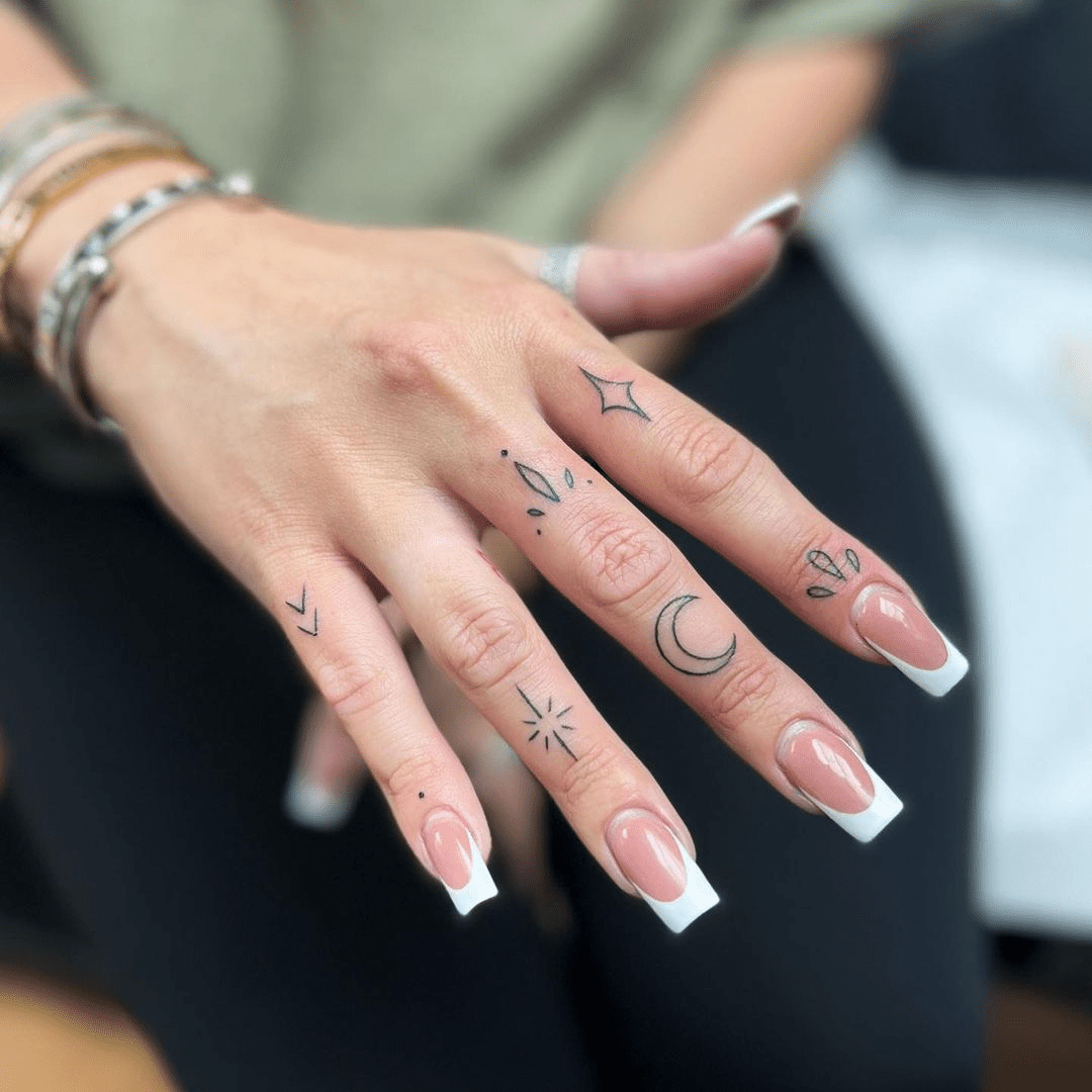 Meaningful and Delicate Finger Tattoos for Women: Unique Designs with ...