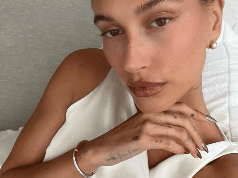 Meaningful and Delicate Finger Tattoos for Women: Unique Designs with ...