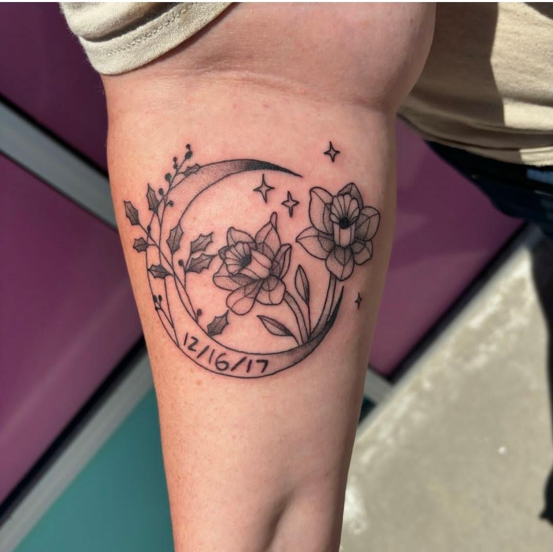 December Birth Flower Tattoo Ideas: Meaningful Narcissus and Holly ...