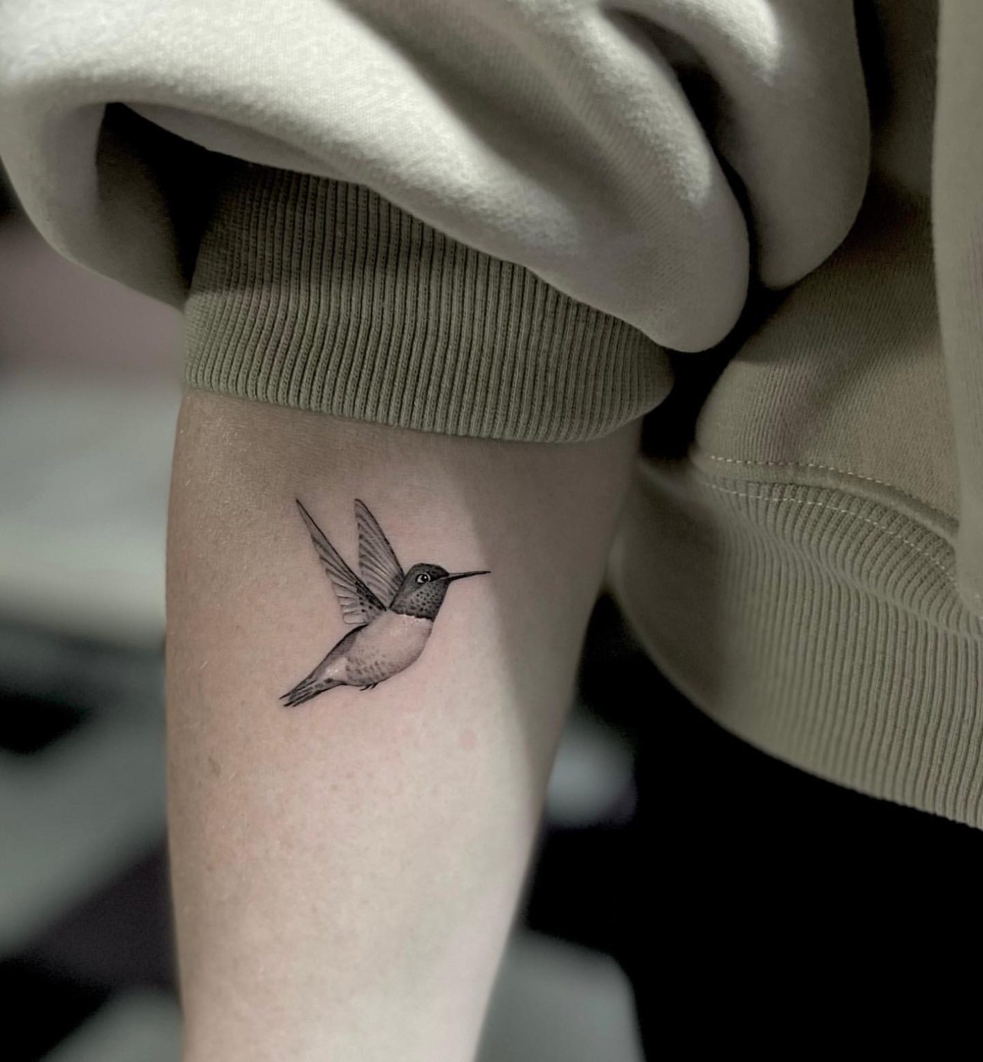 Elegant Hummingbird Tattoo Ideas with Flowers for Women Small Designs ...