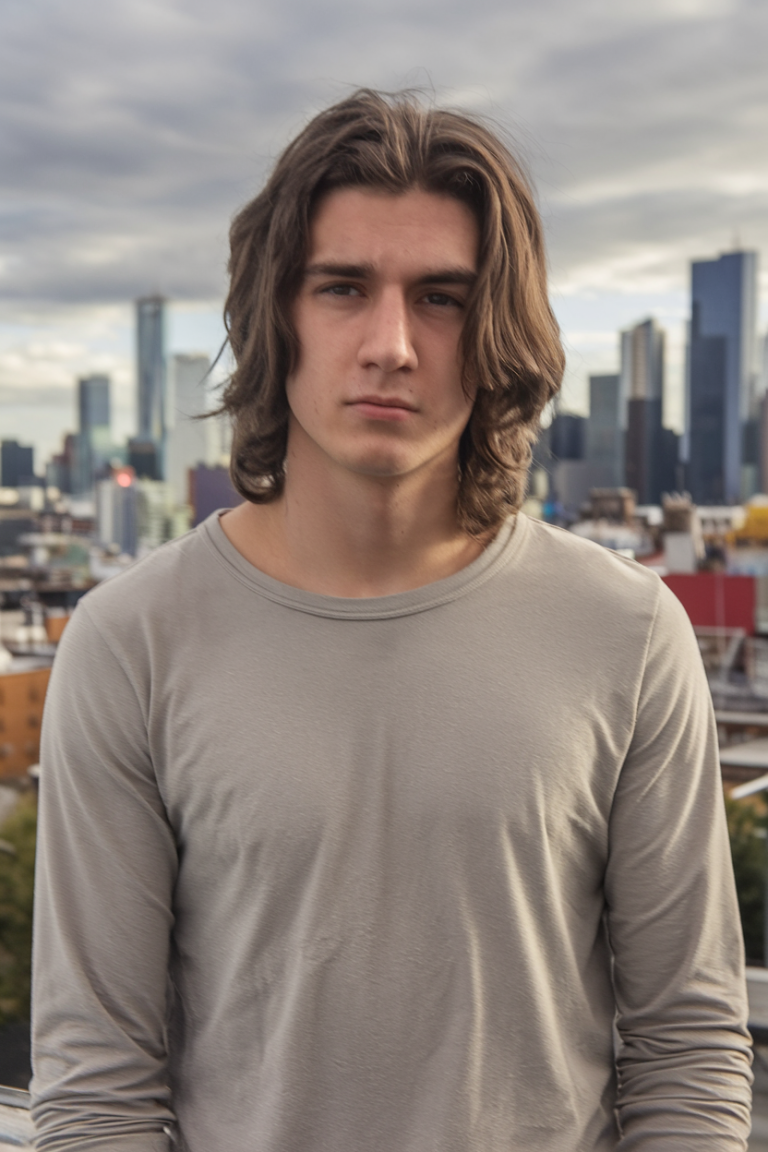 Middle Part Hairstyles For Men 2025: 21 Trendy Ideas For Straight, Wavy ...