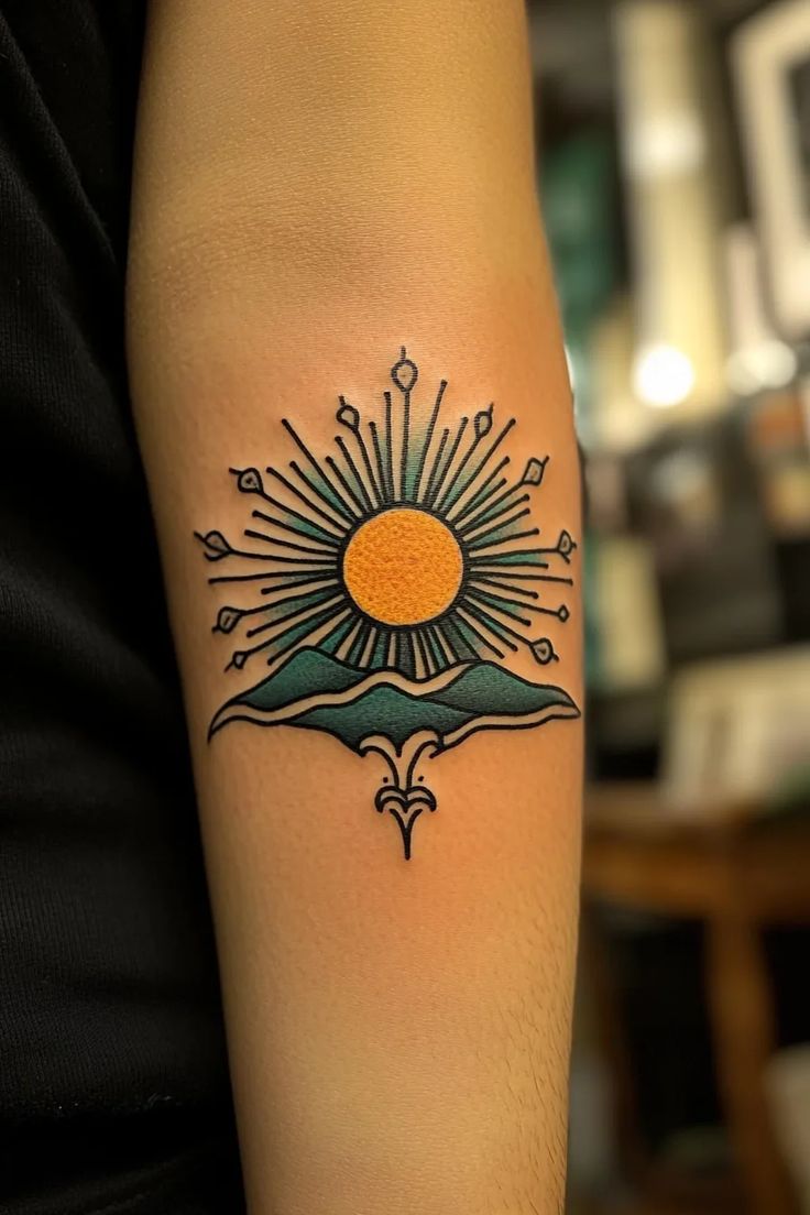 25 Sun Tattoo Ideas 2025: Unique, Minimalist, Rising, Half Sun Half ...