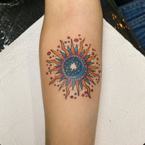 25 Sun Tattoo Ideas 2025: Unique, Minimalist, Rising, Half Sun Half ...