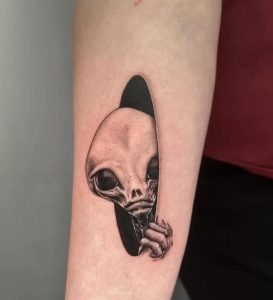 27 Alien Tattoo Ideas 2025 for Men and Women – Weird, Cute, Minimalist ...